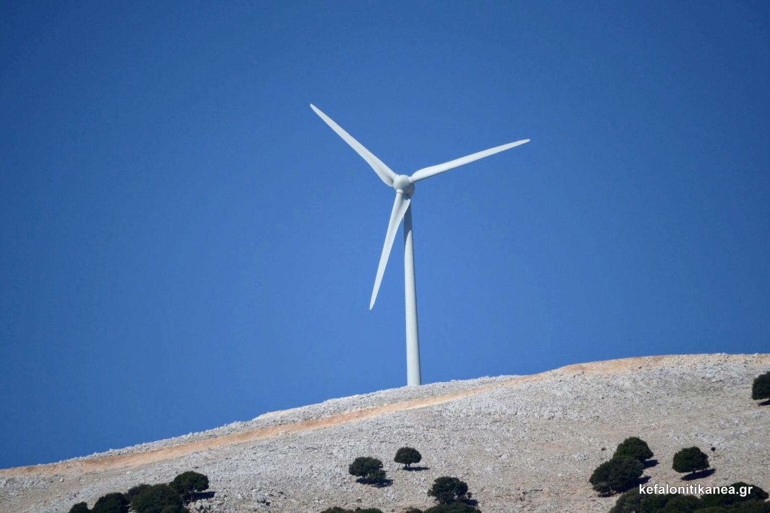 Διαμαρτυρία στην Πάρο για τις ανεμογεννήτριες