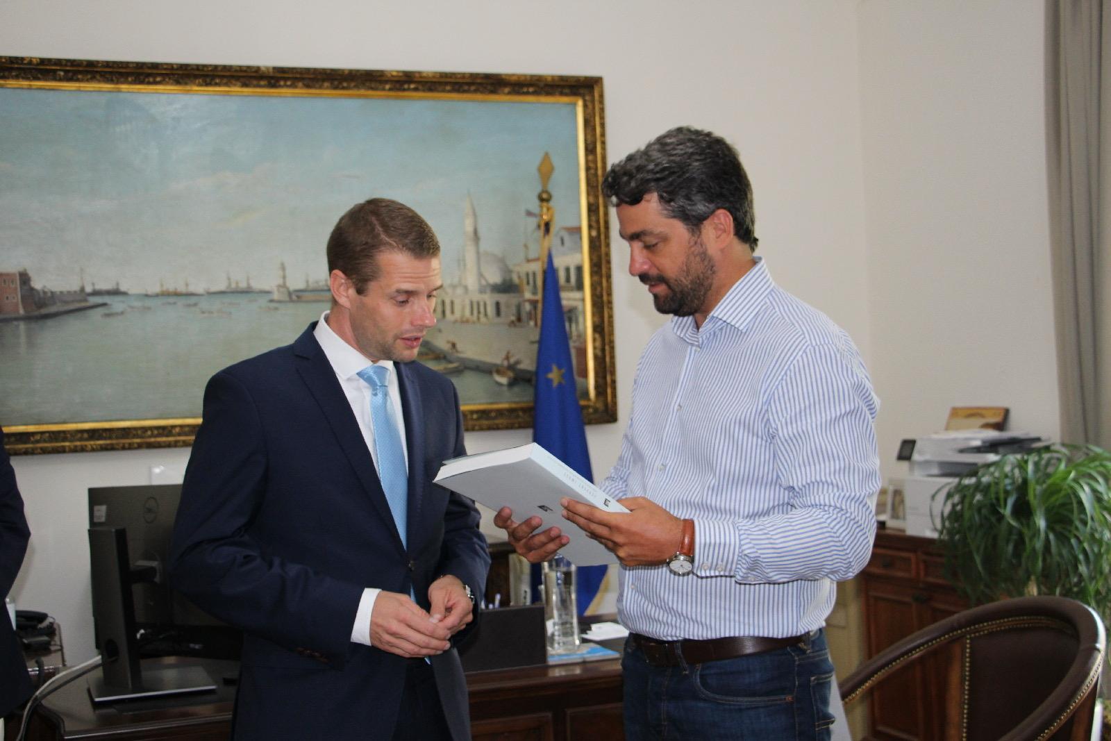 Στο δημαρχείο Χανίων ο υφυπ. Εξωτερικών της Σλοβακίας - Συνάντηση με ...