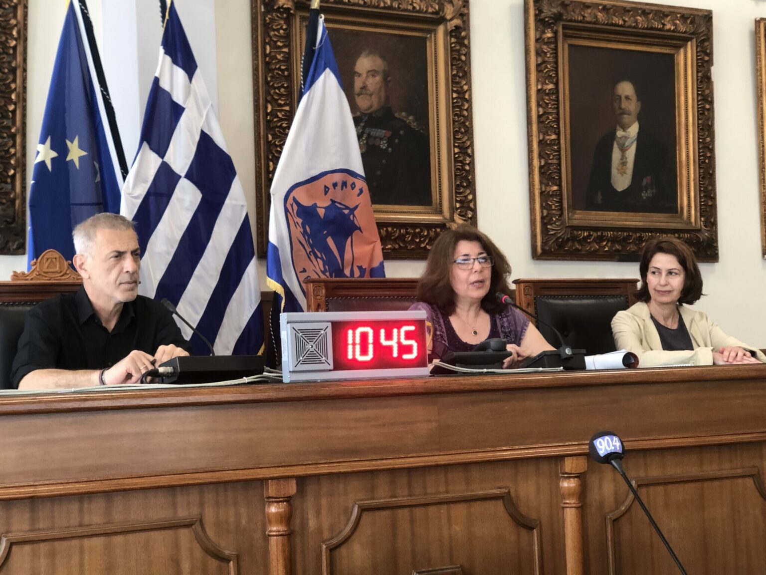 Μια ξεχωριστή «συνεδρίαση» στην αίθουσα του Δημοτικού Συμβουλίου Πειραιά