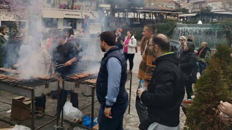 Τσικνοπέμπτη στην Καλαμπάκα: Με 10.000 σουβλάκια και λουκάνικα ...